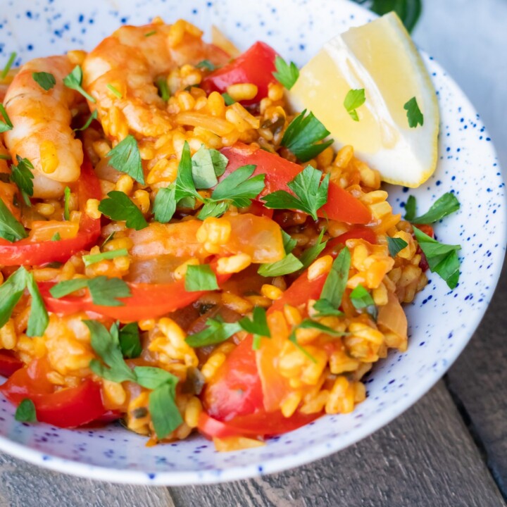 Super EASY Paella Recipe with 10 ingredients! - gluten-free, vegan option